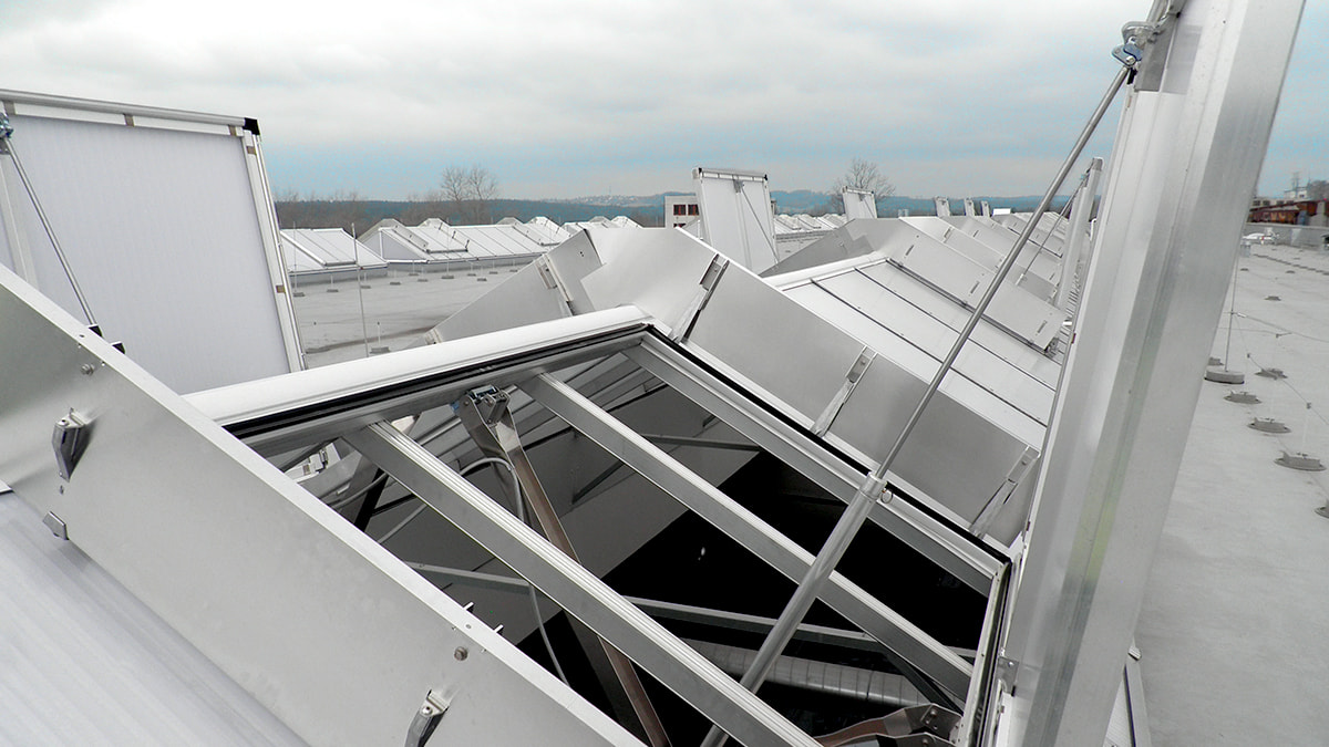 Lanterneau continu – forme de toiture en bâtière | LAMILUX